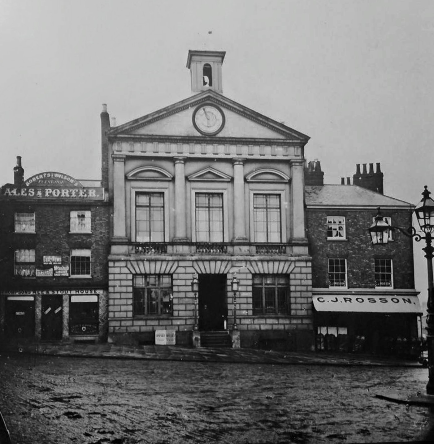 Town Hall – The Straw Plaiters